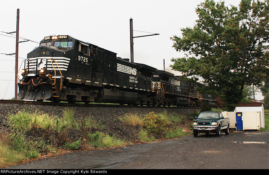 NS C40-9W #9725 on 17G